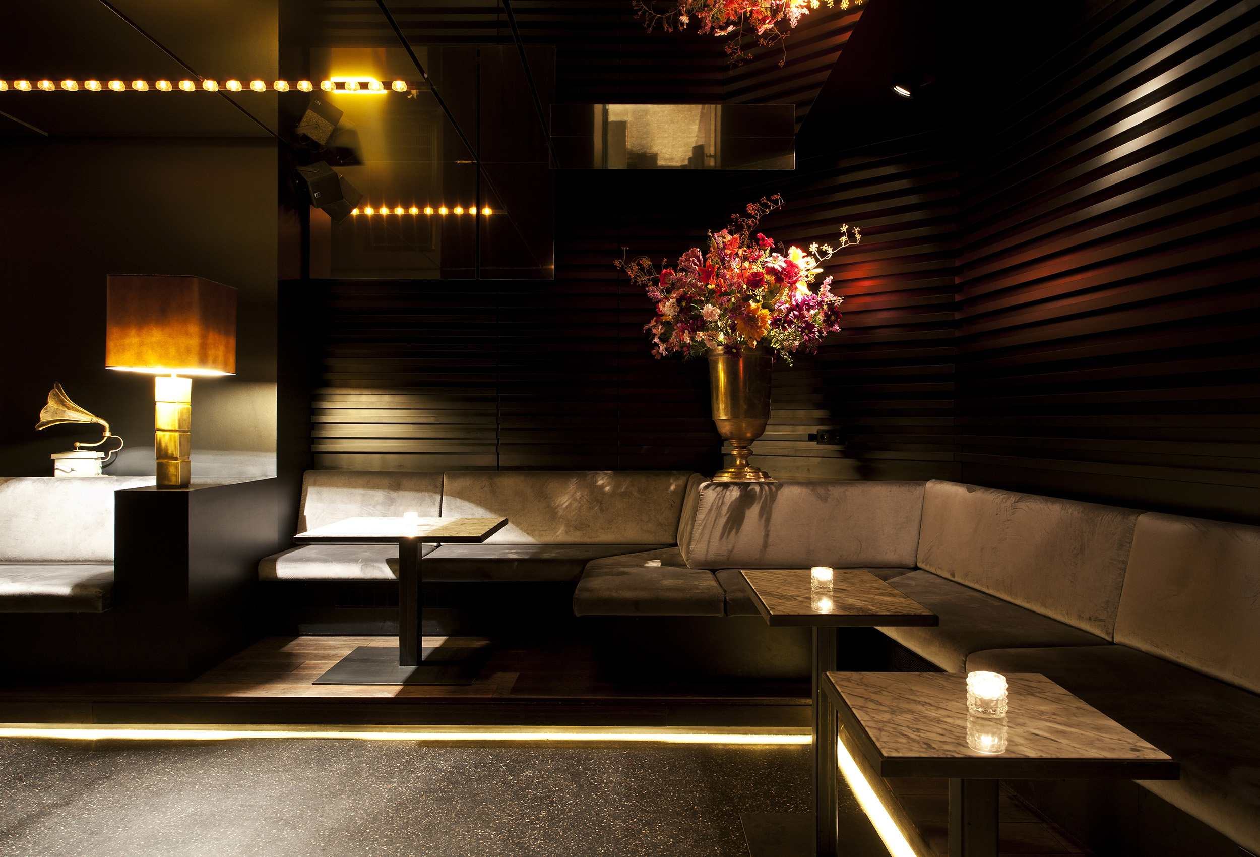 Dean Bar and Club / Batek Architekten