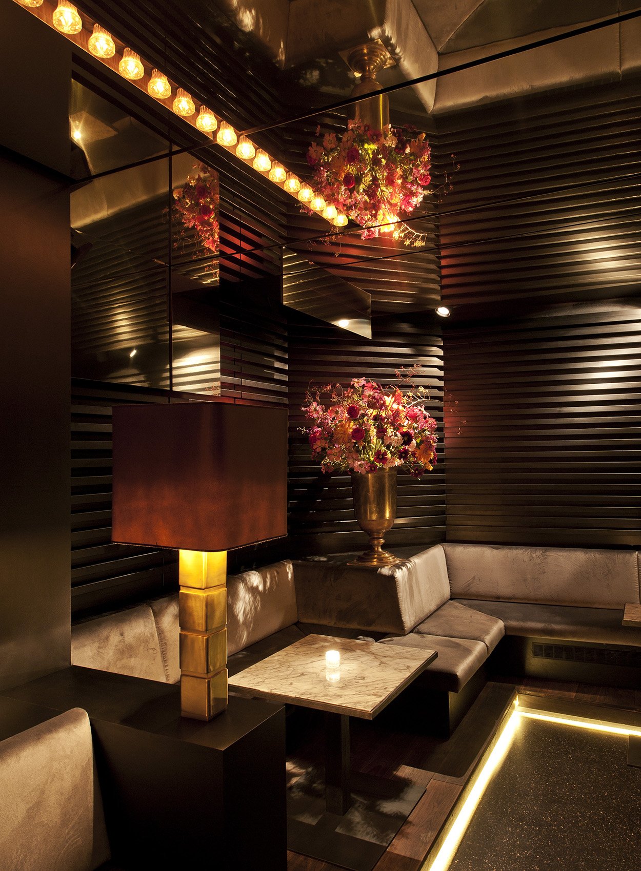 Dean Bar and Club / Batek Architekten